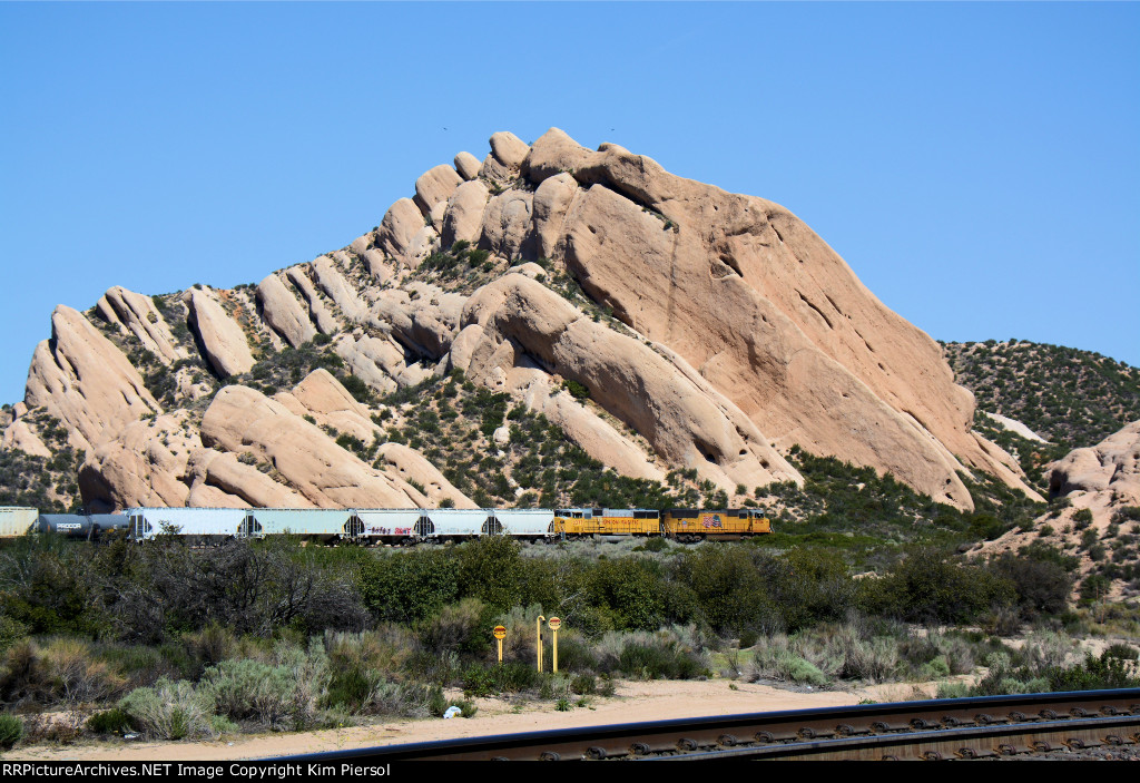 UP 4754 On Ex-SP Line Thru Cajon Pass